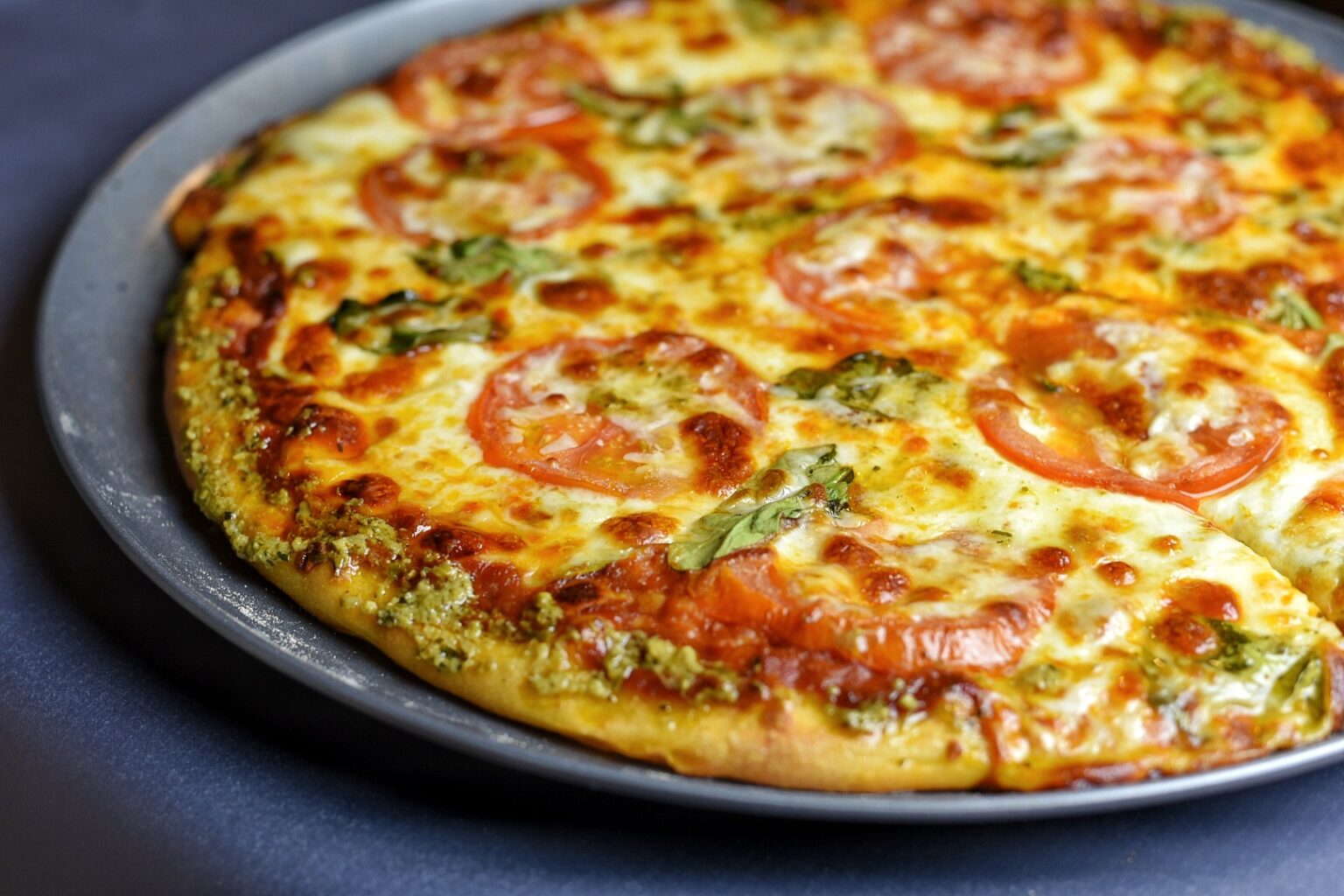 Florentine Pizza With A Basil Pesto Crust Dude That Cookz
