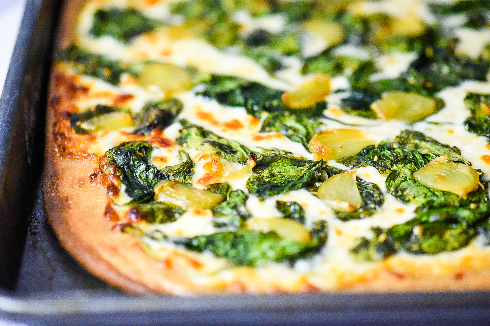 Roasted Garlic & Spinach Parmesan Pizza | Dude That Cookz