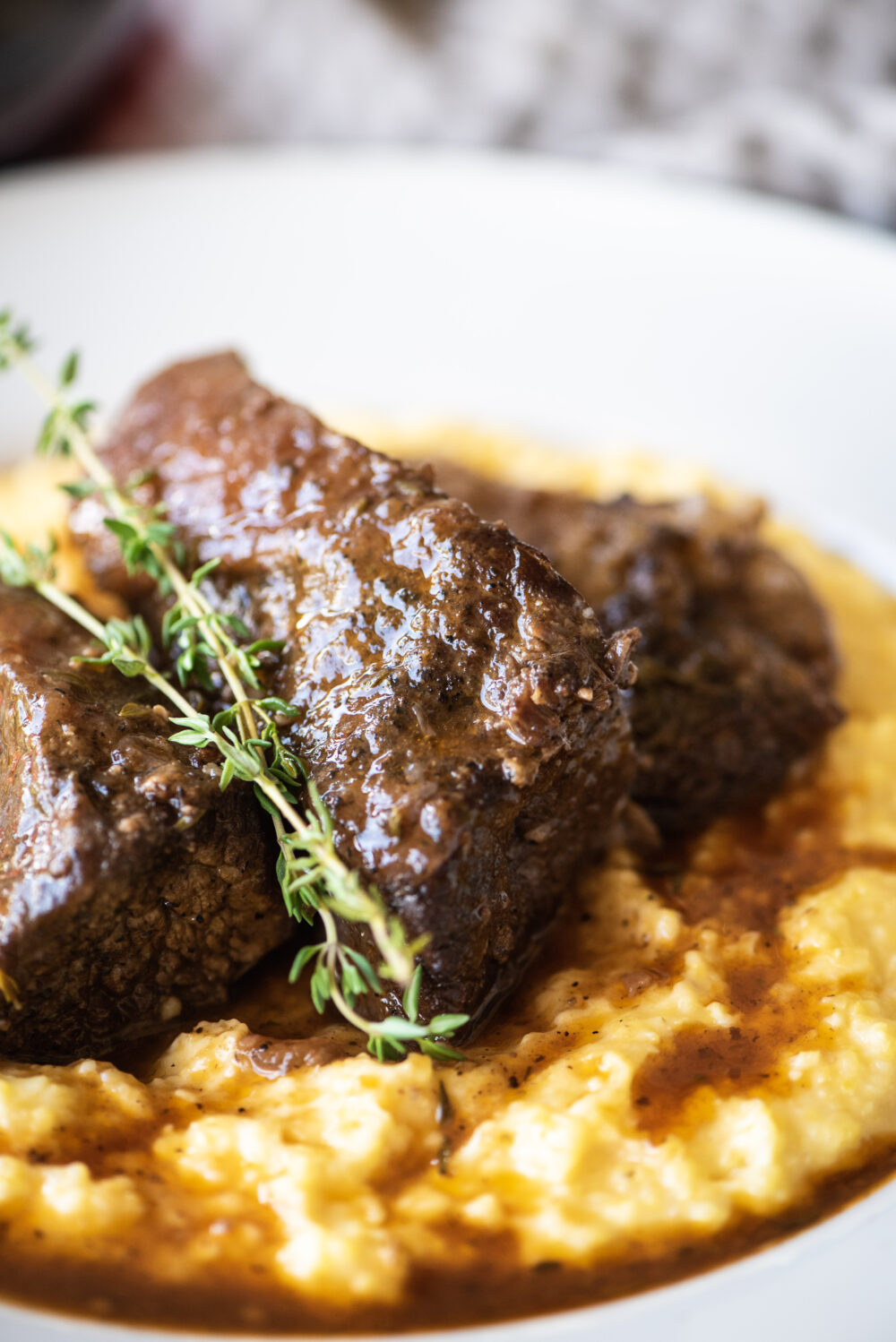 Braised Short Ribs with Cheesy Stone Ground Grits | Dude That Cookz